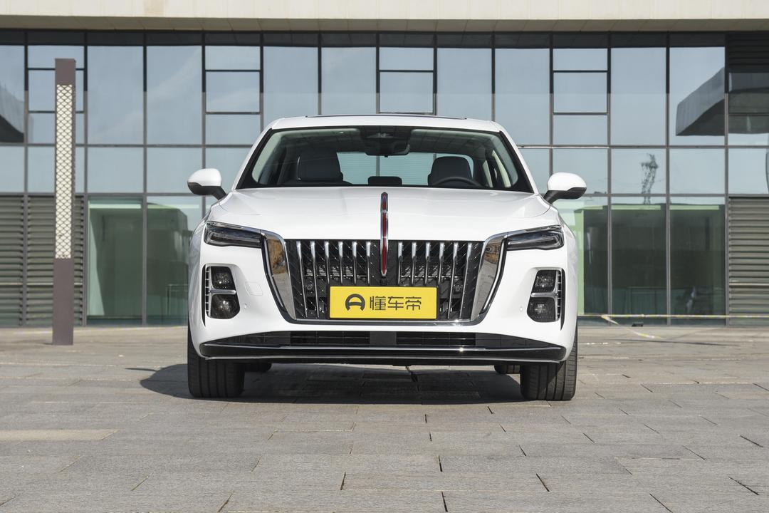 With a range of 1,600km, a wheelbase of 2,920mm, and a 0-100km/h ...