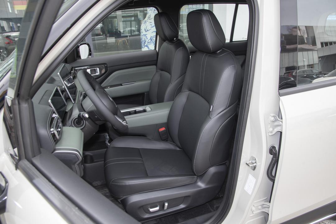 Compared with the boxy SUVs priced between RMB 109,800 and RMB 149,800 ...