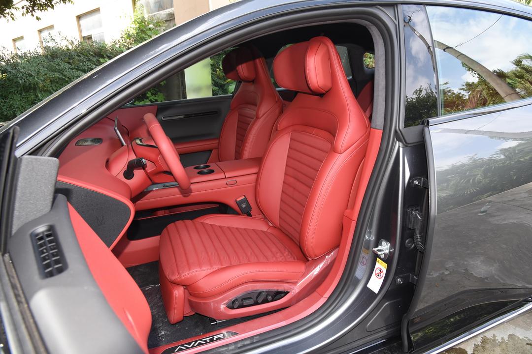 華為ADS4+WEWA大模型，阿維塔06解決停車難、通勤累？年輕人看看 - 頭條匯