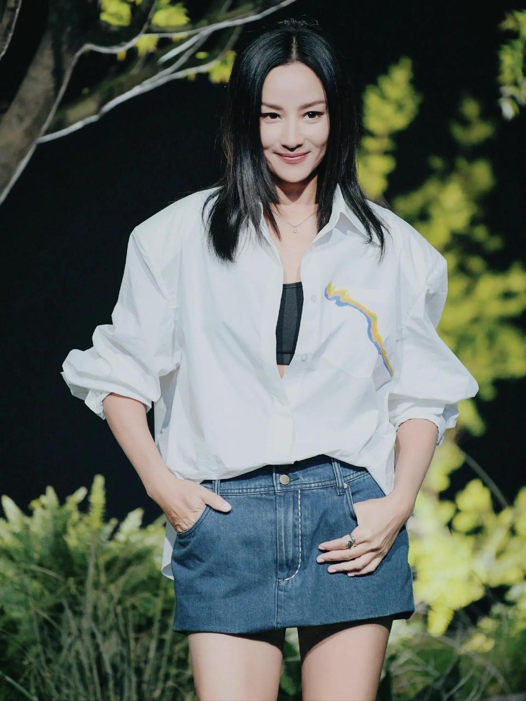 52-year-old Qu Ying's legs are more exciting than your life! - iMedia