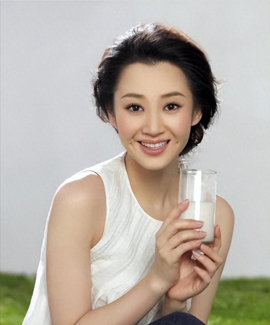 Xu Qing, who is still charming at the age of 54, is "romantic and ...