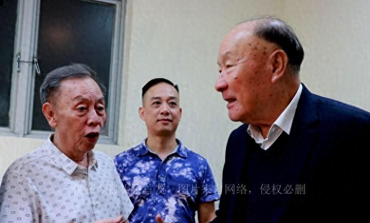 87-year-old Huang Junying lost his friends one after another. He ...