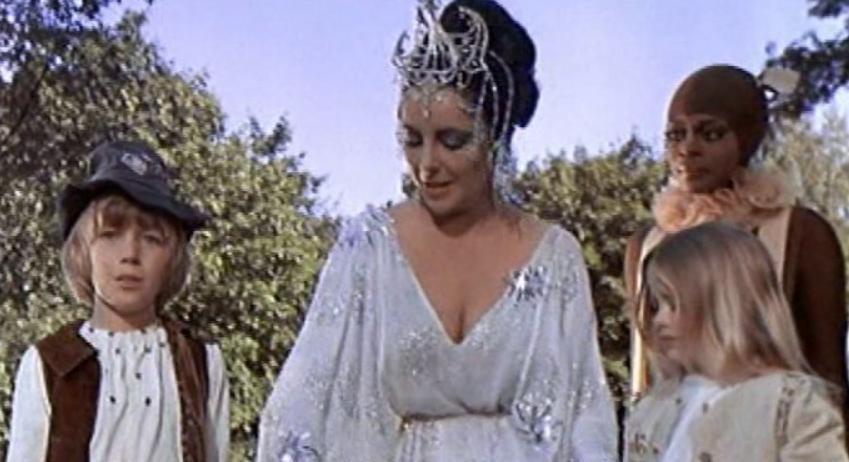 A fantasy movie full of fairy tales. The bird flying out of the fairy ...