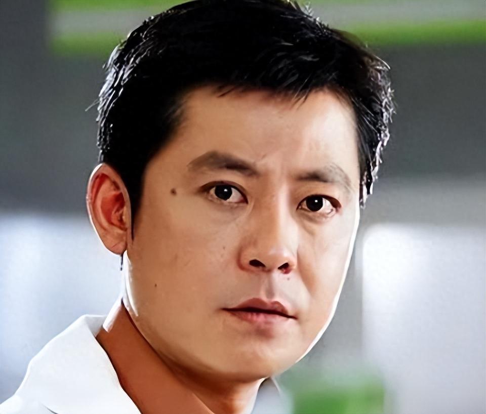 The 58-year-old actor shows off his American life! Three generations of ...