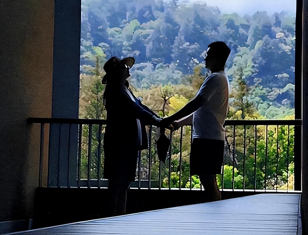 41-year-old Selina officially announced that she has given birth to a son. His son has tubes all ...