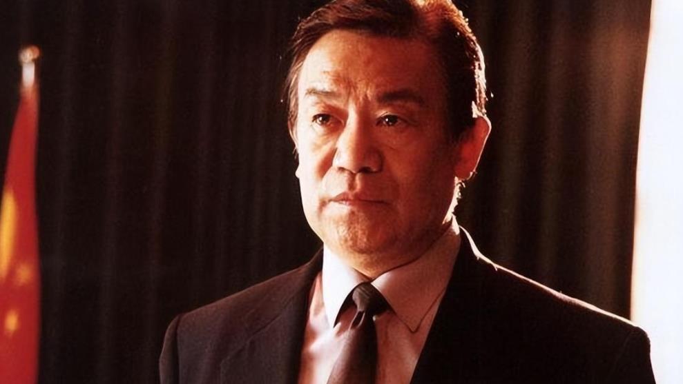 Gao Ming and his wife have been in love for 63 years. They live in the same building as their ...