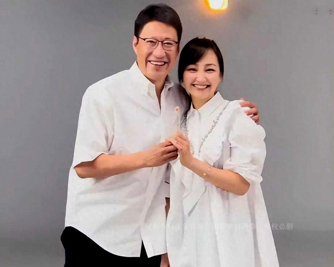 Yu Zhen and his wife: Wearing couple's clothes to show their affection ...