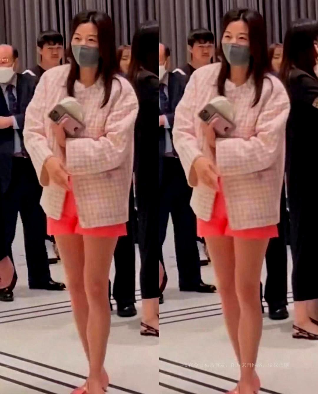 41-year-old Jun Ji-hyun has amazing legs. How can she straighten her O ...