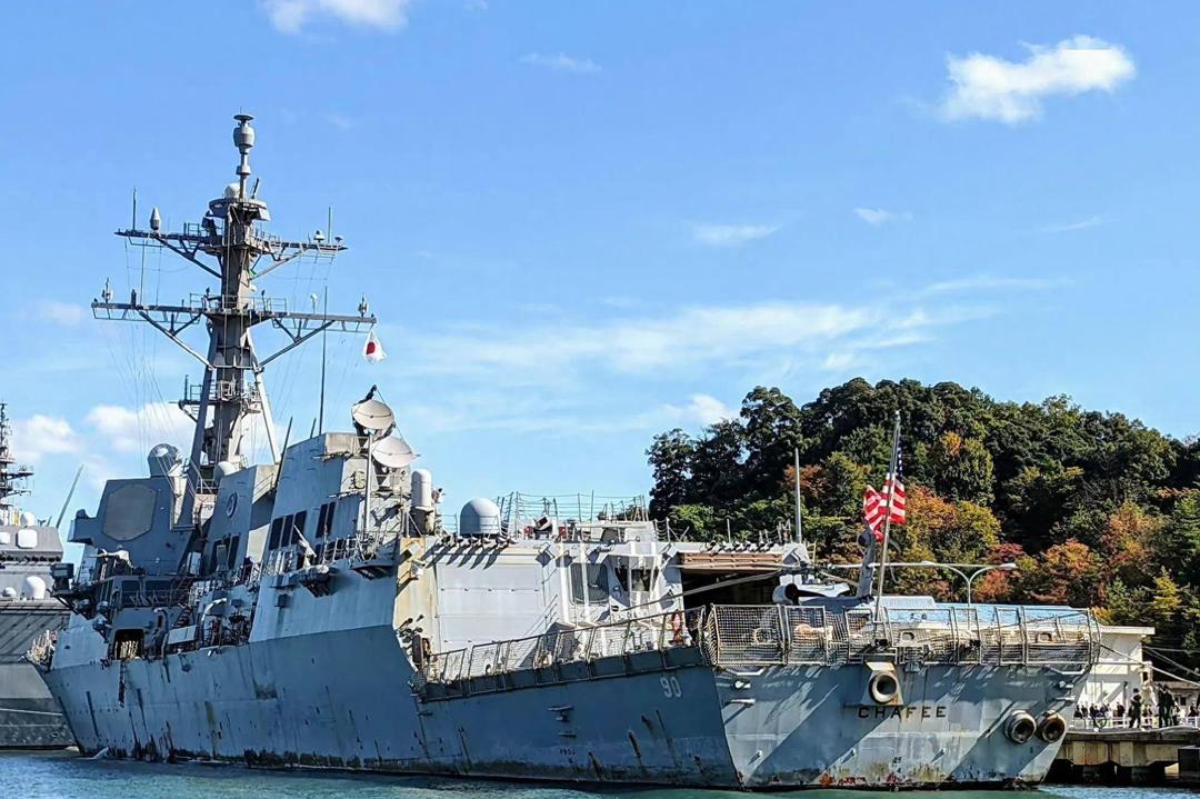 The US 9,500-ton giant ship VS the Chinese 052D warship, how obvious is the contrast? - iMedia