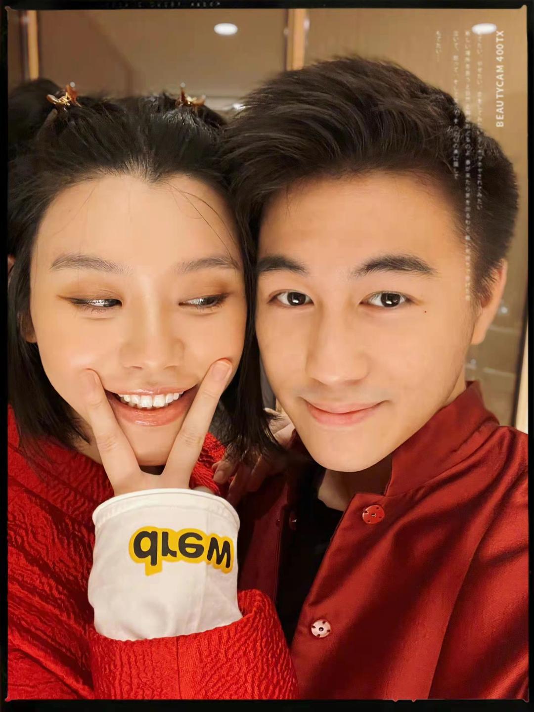 He Youjun and his family were on vacation in Japan. Xi Mengyao was wearing Hermès and was a head ...