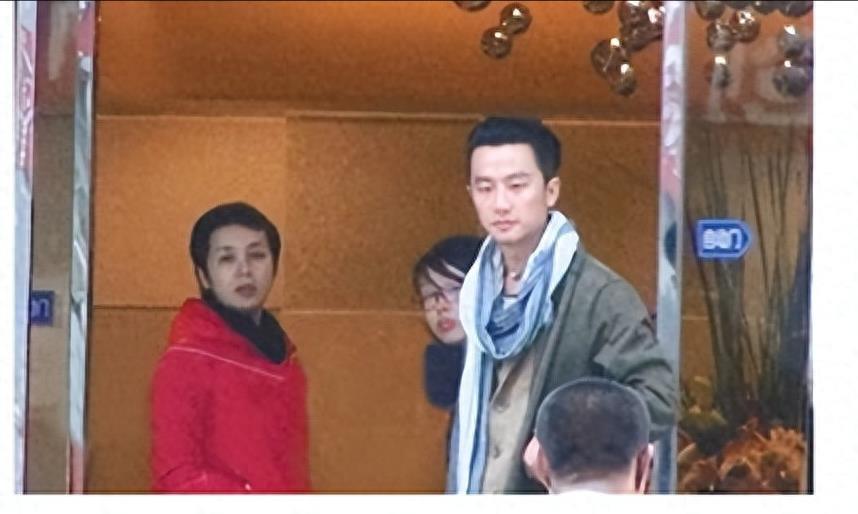 This time, 57-year-old Jiang Wenli was stripped naked in "scandal" - iMedia