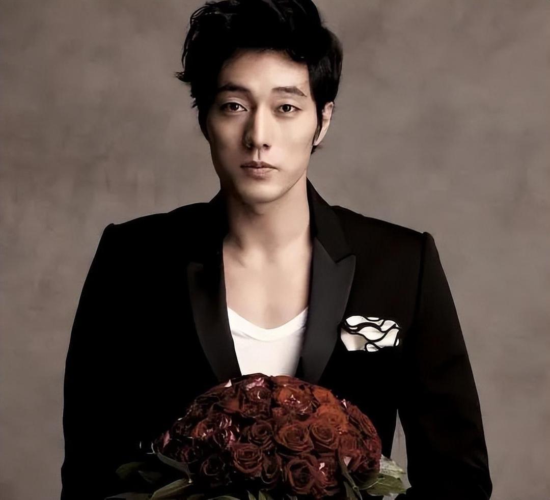 The Korean male star with a handsome and romantic face but a very clean ...