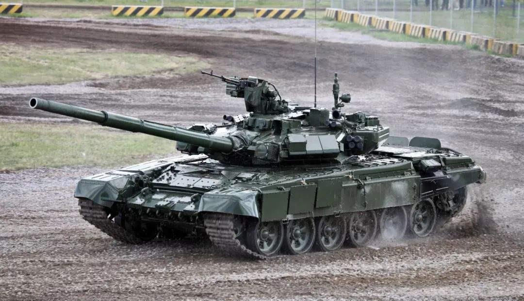 Why does the Russian T90 tank have two red eyes? This is a life-saving ...