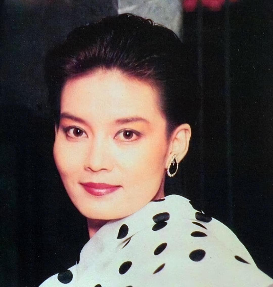 Is Pan Hong, who is old and fierce, considered a top beauty in the ...