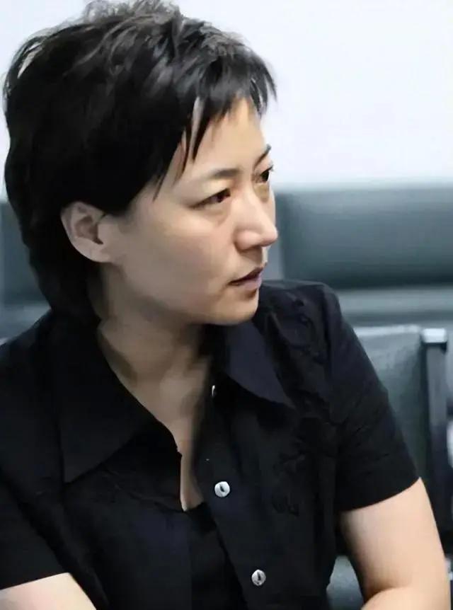 CCTV beauty host Li Hong: Dropped out of school at the age of 14 and ...