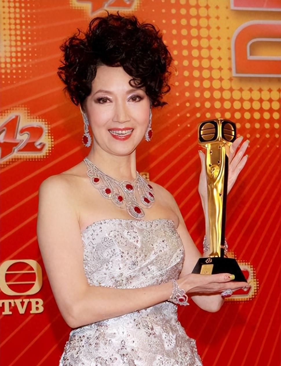 She is known as ATV's Wang Mingquan for her beauty and many talents ...
