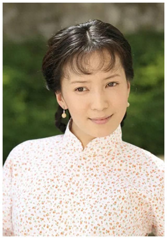 Actor Hu Xiaoting: Her mother was paralyzed and her father was ...