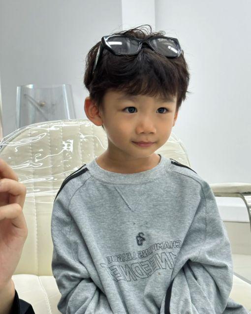 The little boy accidentally became famous when he bumped into Bai ...