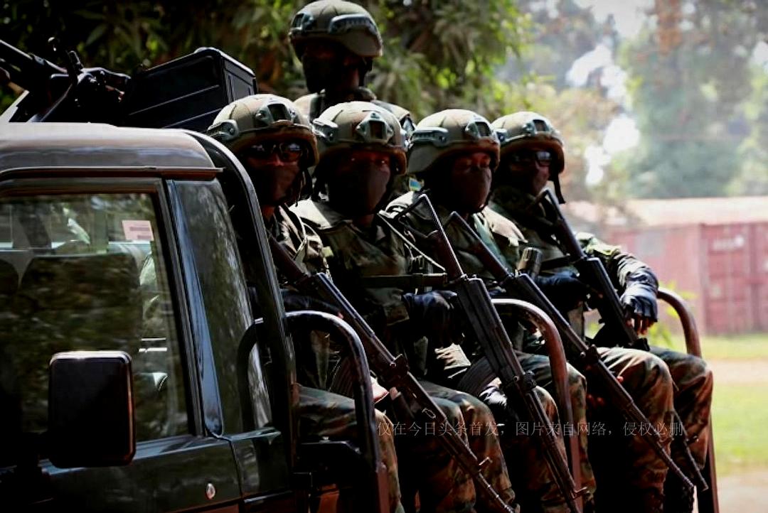 They are all equipped with Type 81 rifles and also use Type 03 grenades ...