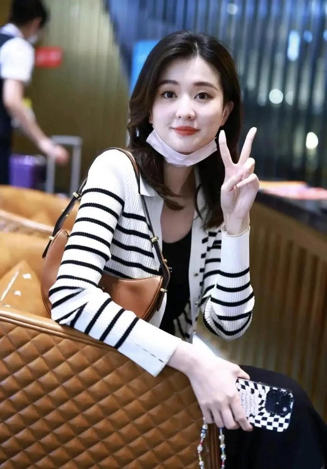 Qiao Xin's photo taken at the airport, this is the proper beauty - iMedia