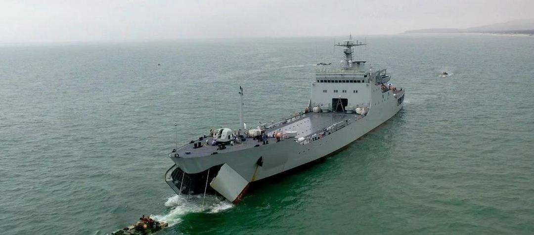 The PLA landing ship has arrived at Meiji Island - iMedia