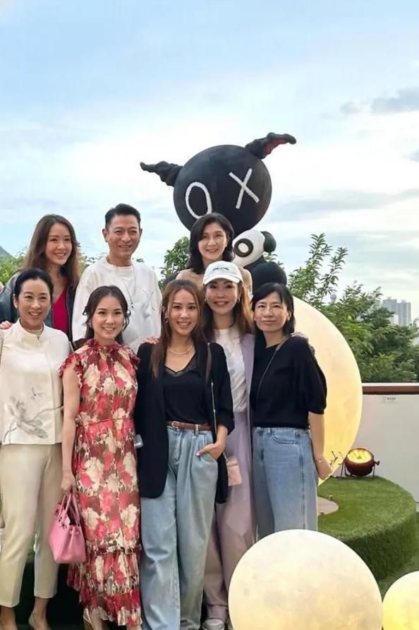 Andy Lau holds an exhibition and is attended by celebrities. 91-year ...