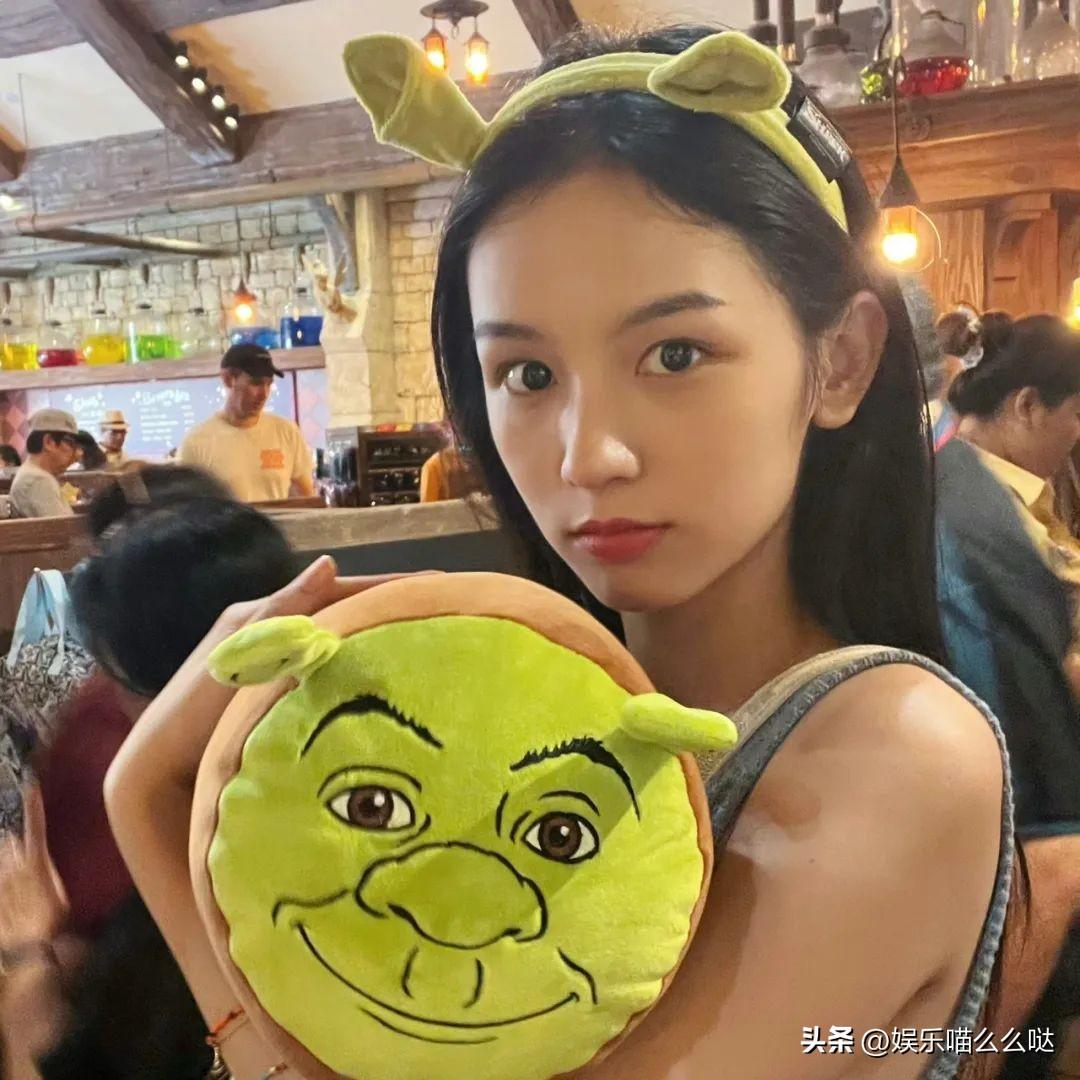 Song Zuer, Zhang Yixing, Yi Yang Qianxi Yu Shi, Tang Yan, Chen Yuqi, Xue Jianing - iMedia