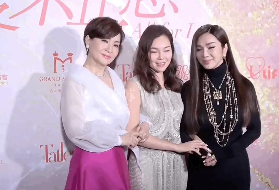 Zeng Xinying, Fang Fangfang and Chen Meifeng are in the same frame ...