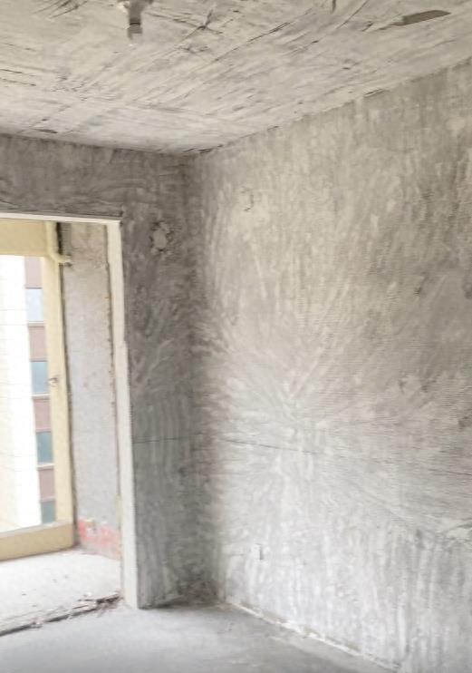 "Essentials for decoration: the correct posture for scraping walls to ...