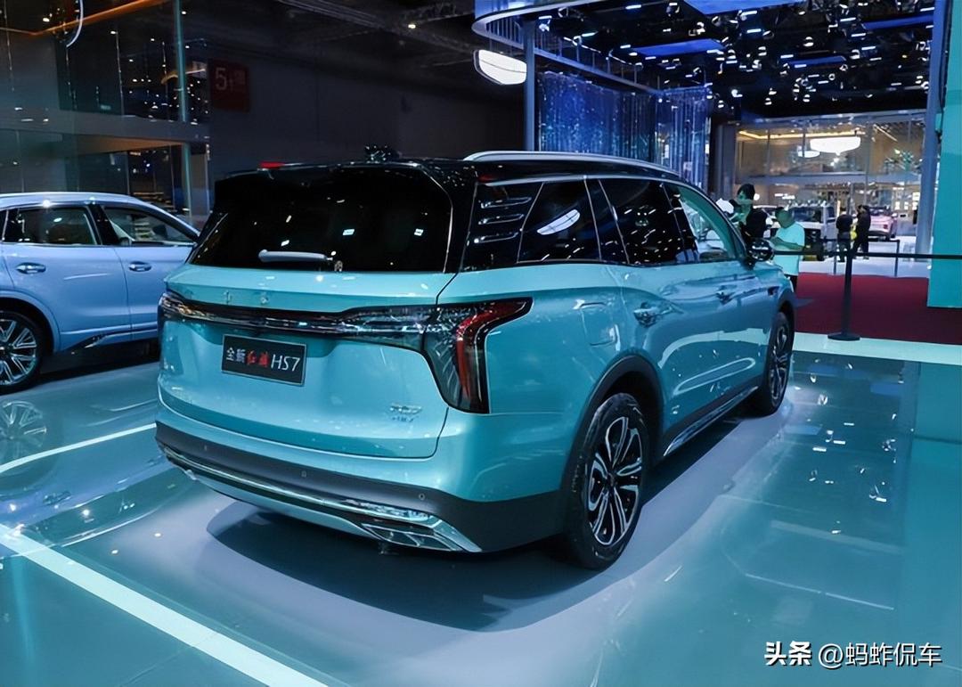 This is called a "conscience luxury car"! Nearly 5 meters long ...