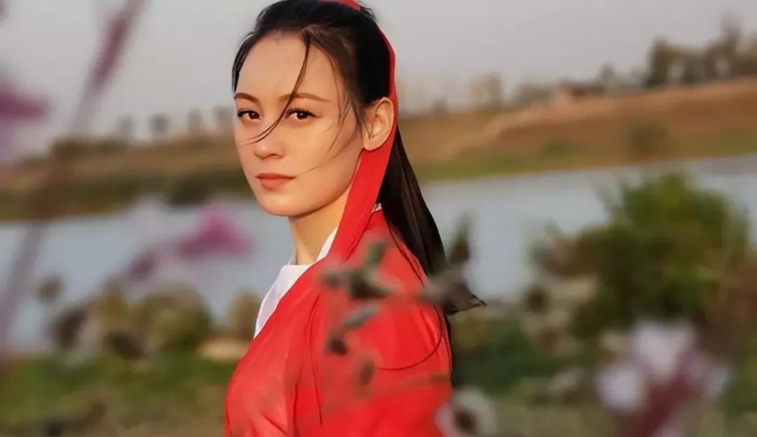Chinese internet celebrity singer Tang Yi: Growing up step by step on ...