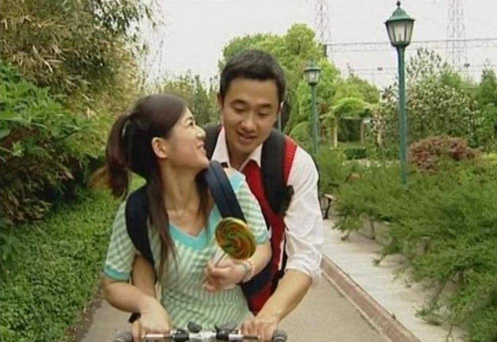 Famous host Cheng Lei: Suffering from hepatitis, he married a sweet ...