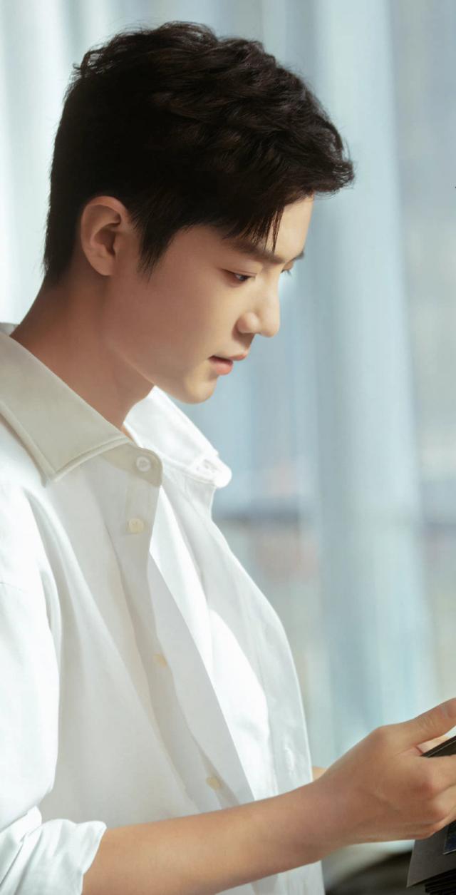 "The Sun Is With Me" started airing, and Xiao Zhan posted a post about ...