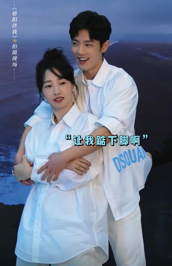 Bai Baihe is 171cm tall and takes a photo with Xiao Zhan. He laughs at ...