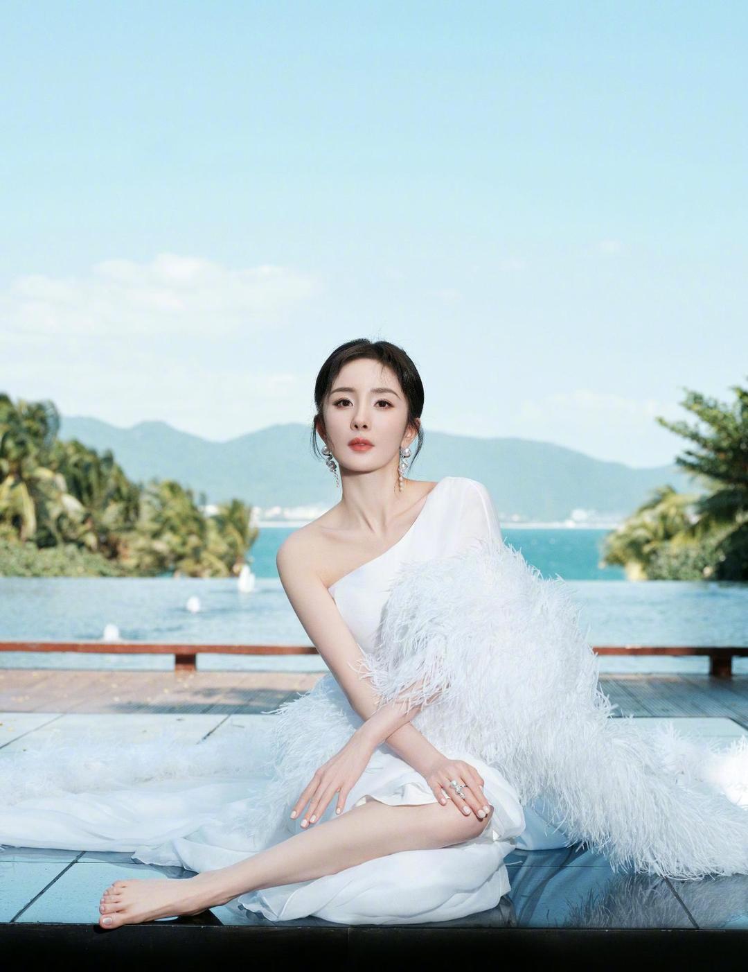 Macau Night: Gathering of gorgeous stars, their different styles ...