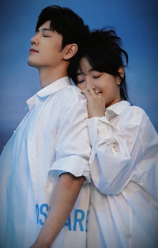 Bai Baihe is 171cm tall and takes a photo with Xiao Zhan. He laughs at ...