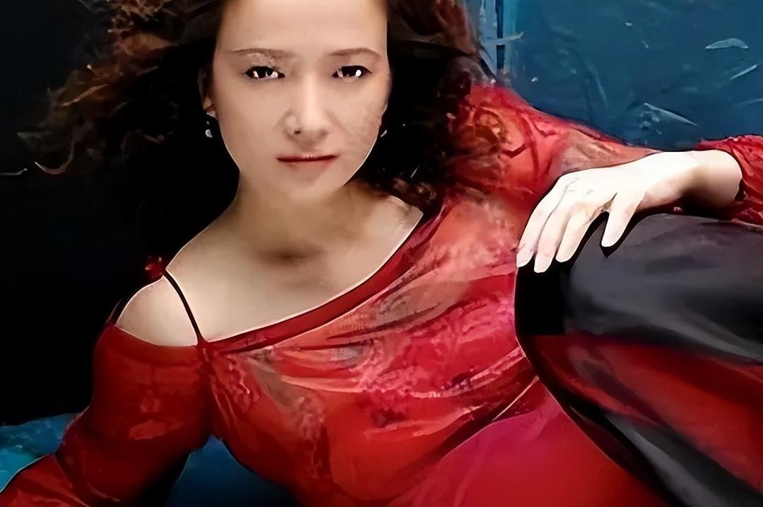 He Qing, who had a rough relationship, abandoned her boyfriend of five years and married Xu ...