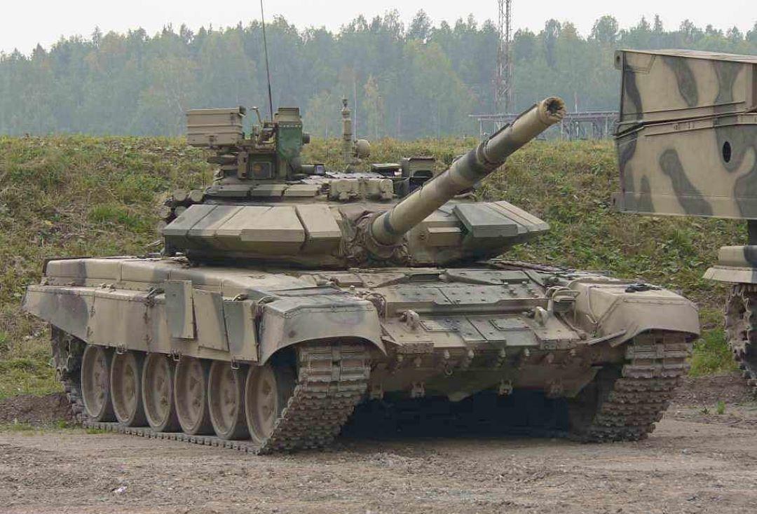 Why does the Russian T90 tank have two red eyes? This is a life-saving ...