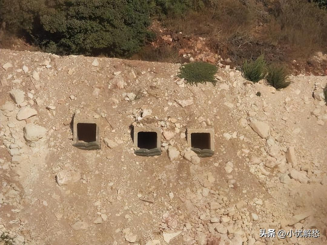 In the desolate ravine, the abandoned old camp is empty, with a dozen ...