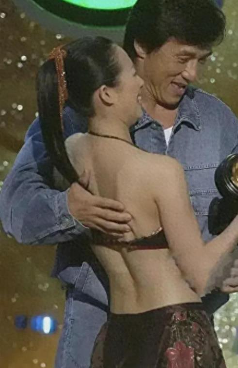 What Jackie Chan drank with Zhang Ziyi was not wine, but a scandal in the entire entertainment ...
