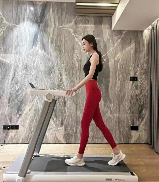 Guli Nazha shares her yoga style, but her figure is thin and not as eye ...