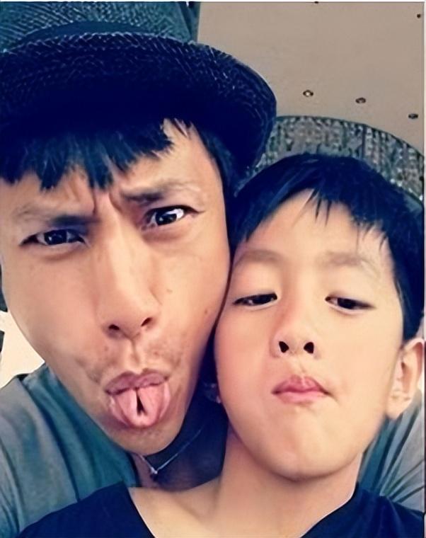 Chen Kun and Zhou Xun are good friends. They are both film and ...