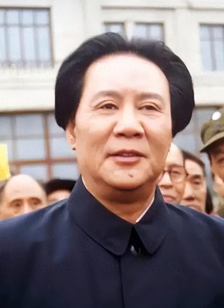 In 1989, Gu Yue was invited to attend a state banquet. General Yang ...