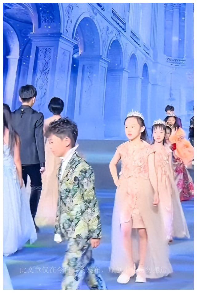 Yang Fan: The tiger father has no sons, and his only daughter Yang Siyi hosted the "Macau ...