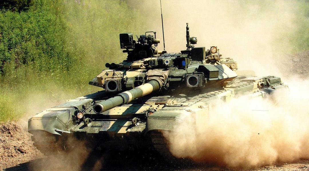 Why does the Russian T90 tank have two red eyes? This is a life-saving ...