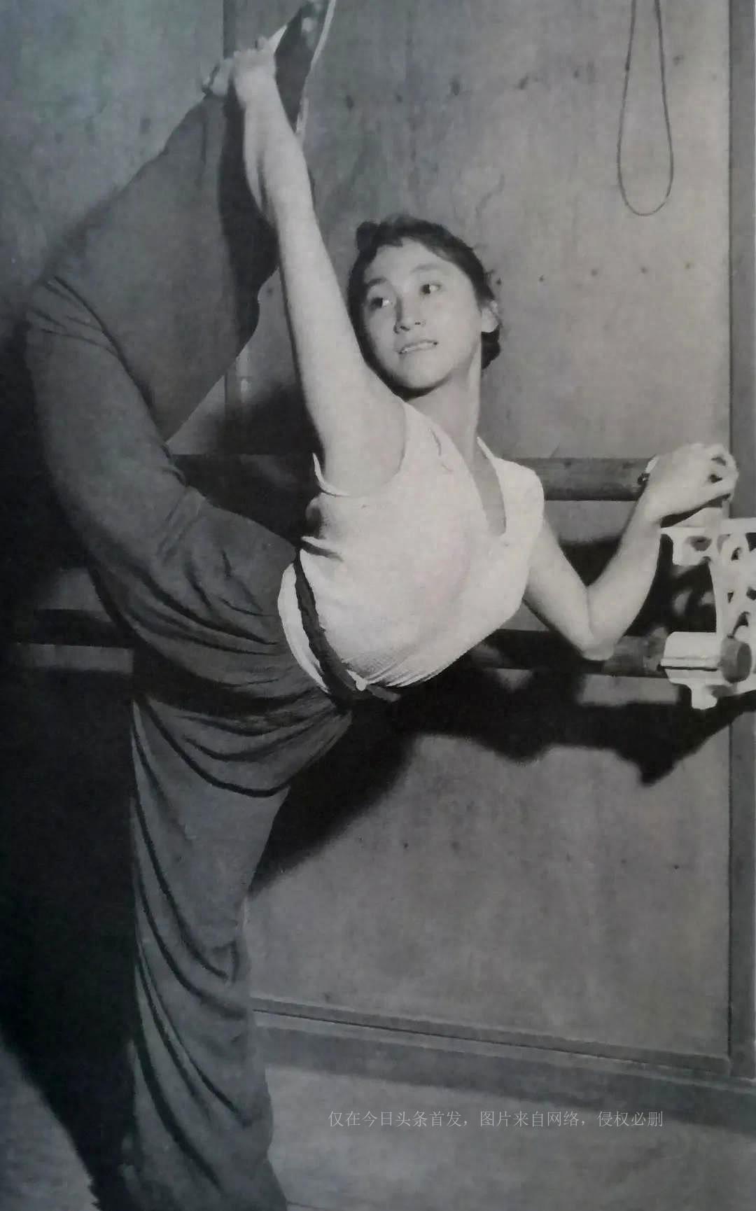 Chen Ailian: In order to look young, she stuffed two balls of cotton in ...