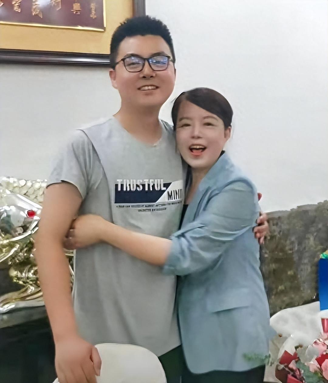 Qiqi recited ancient poems, Yao Wei looked dull and confused, and ...