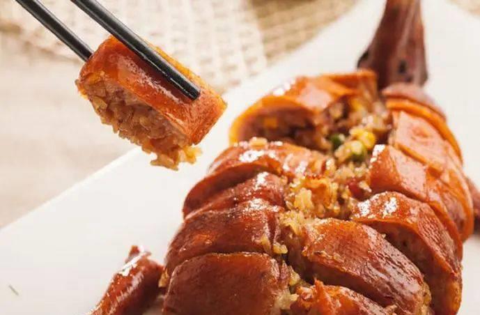 The famous traditional Shanghai dish Babao Duck is plump and plump with ...
