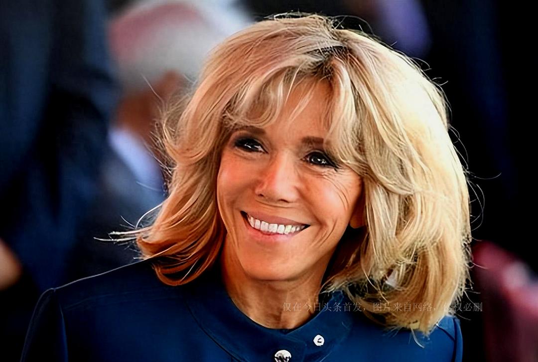 Macron is affectionate? Restore the photo of 69-year-old Brigitte into ...