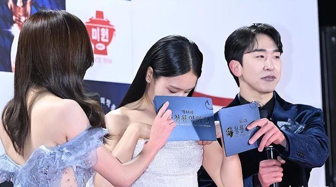 A Korean actress walked on the red carpet and her dress slipped down to ...